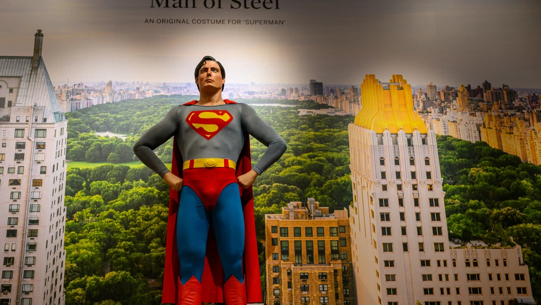 10 iconic superhero costumes across screen and page