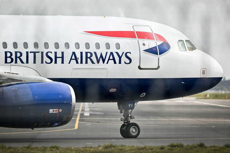 British Airways flight forced into emergency landing as 'explosion ...