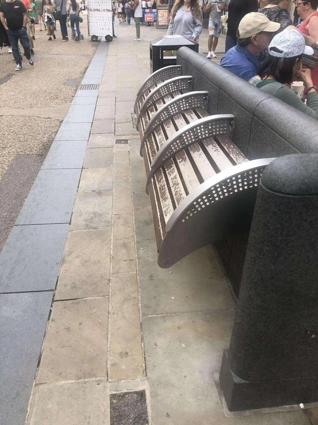 20 photos showing that common sense is optional in public spaces