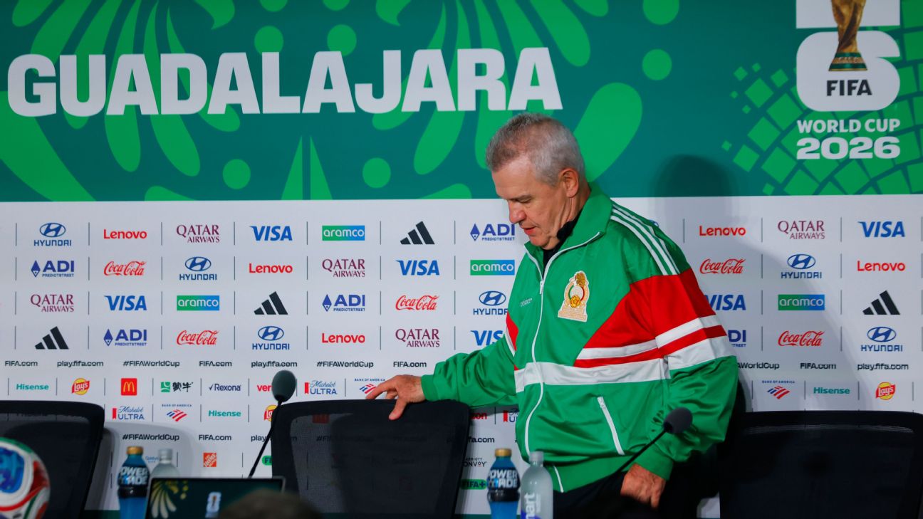 Aguirre backs improved Mexico display after nervous World Cup debut