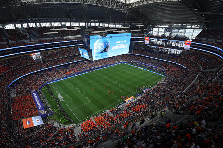 FIFA hydration breaks have sparked criticism from different groups. But ...
