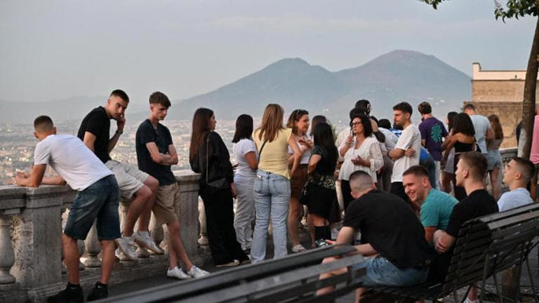 Notte prima degli esami per 72mila, a Napoli brindisi e selfie contro ...
