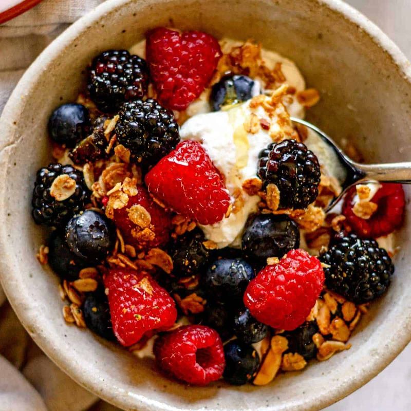 16 healthy quick bites under 300 calories with around 20g of protein