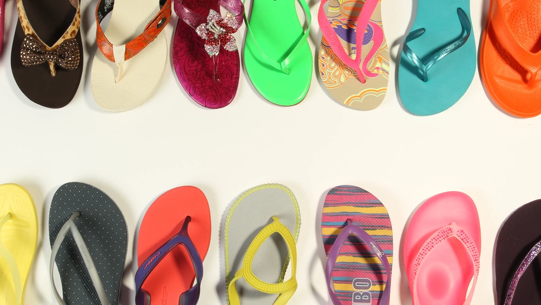 Lauren Conrad's $12 flip-flops spark summer shopping rush