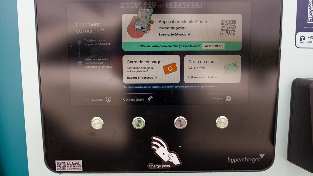 EV charging and idle fees at shopping malls