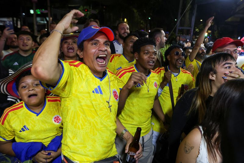 Soccer-Mexico City turns yellow as Colombian fans make Azteca feel like ...