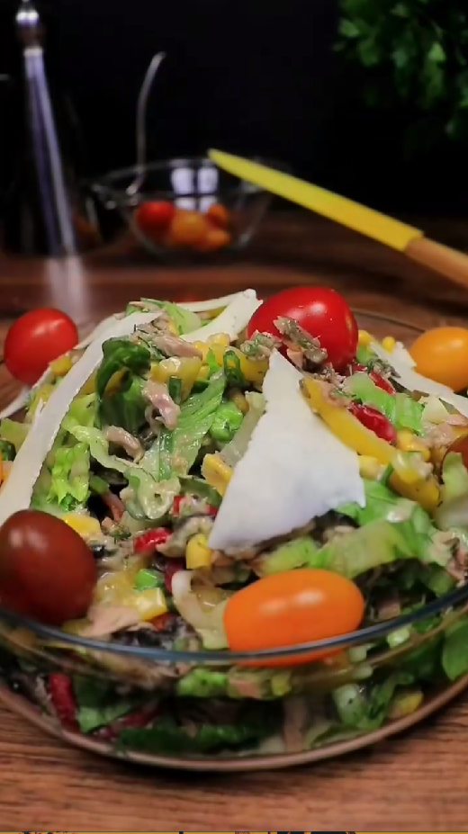 Fresh tuna and mushroom salad made simple