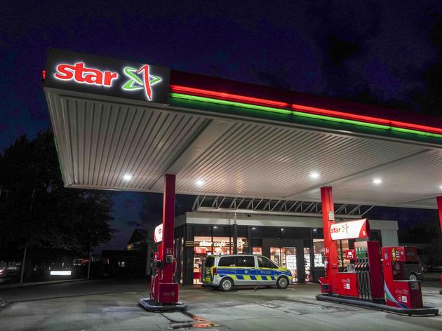 Bewaffneter Überfall auf Tankstelle: Staatsanwaltschaft klagt zwei ...