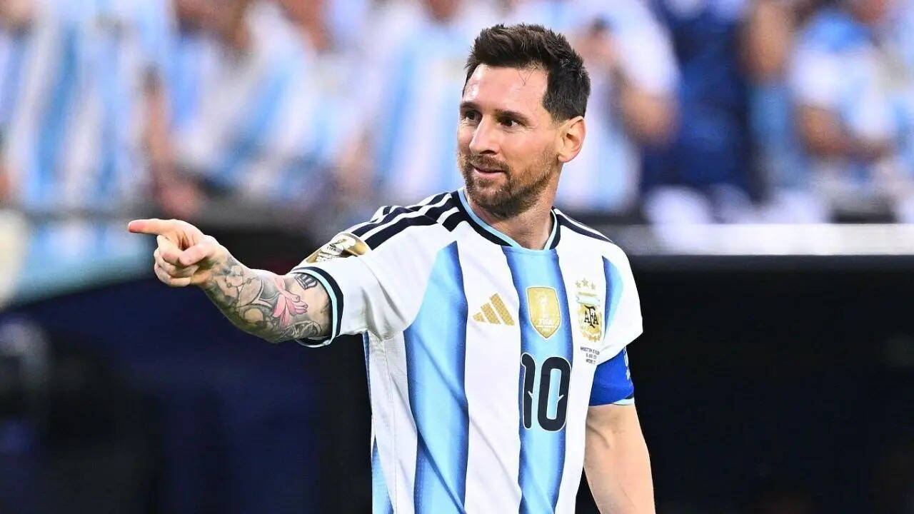 “It's 100% a red card ": Lionel Messi's sparks outrage as pundit claims ...
