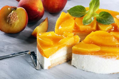 Diese Käse-Sahne-Torte mit Pfirsichen ist ein echter Klassiker