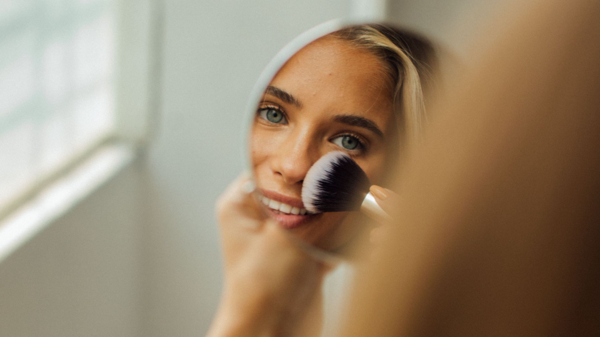 20 fashion choices that make men think a woman is naturally beautiful