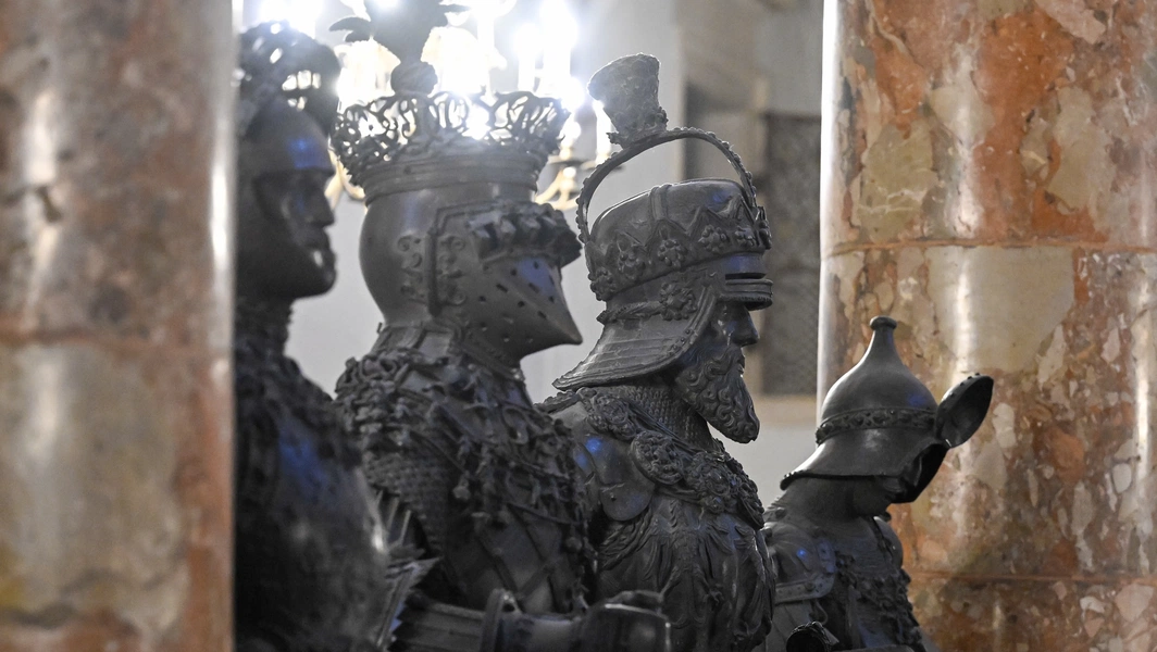 11 iconic suits of armor from history