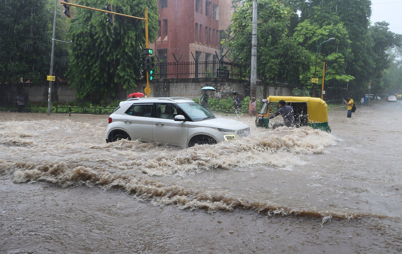 CM Rekha Gupta appoints nodal officers for flood control, issues rains ...