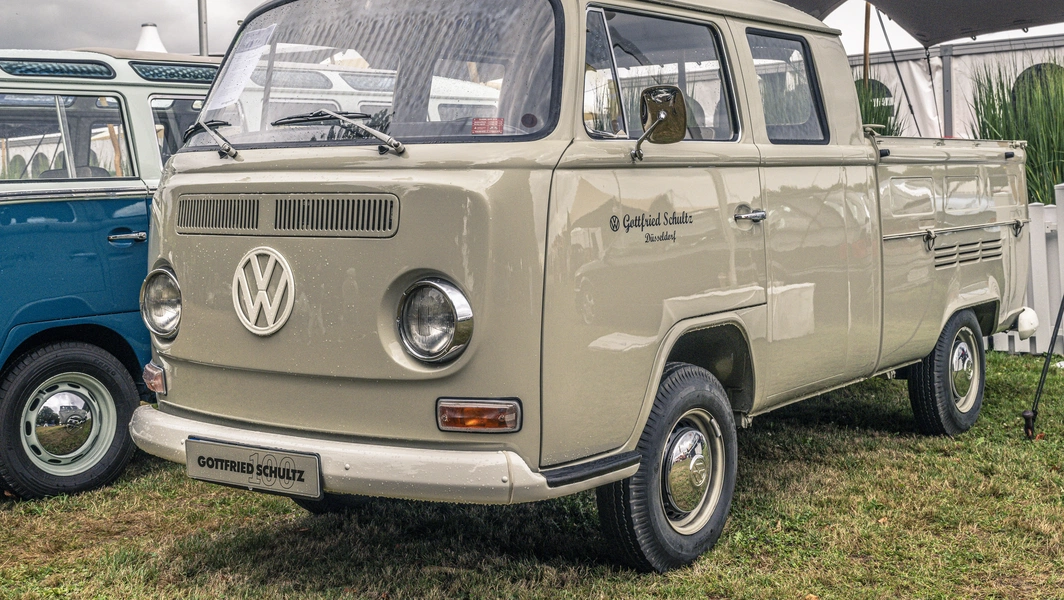Modern vanlife and RV living trends