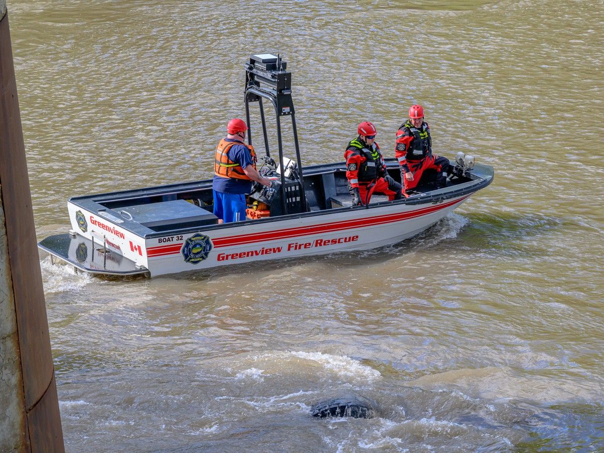 Tributes flow for victim of Wapiti River Bridge crane crash, as search ...