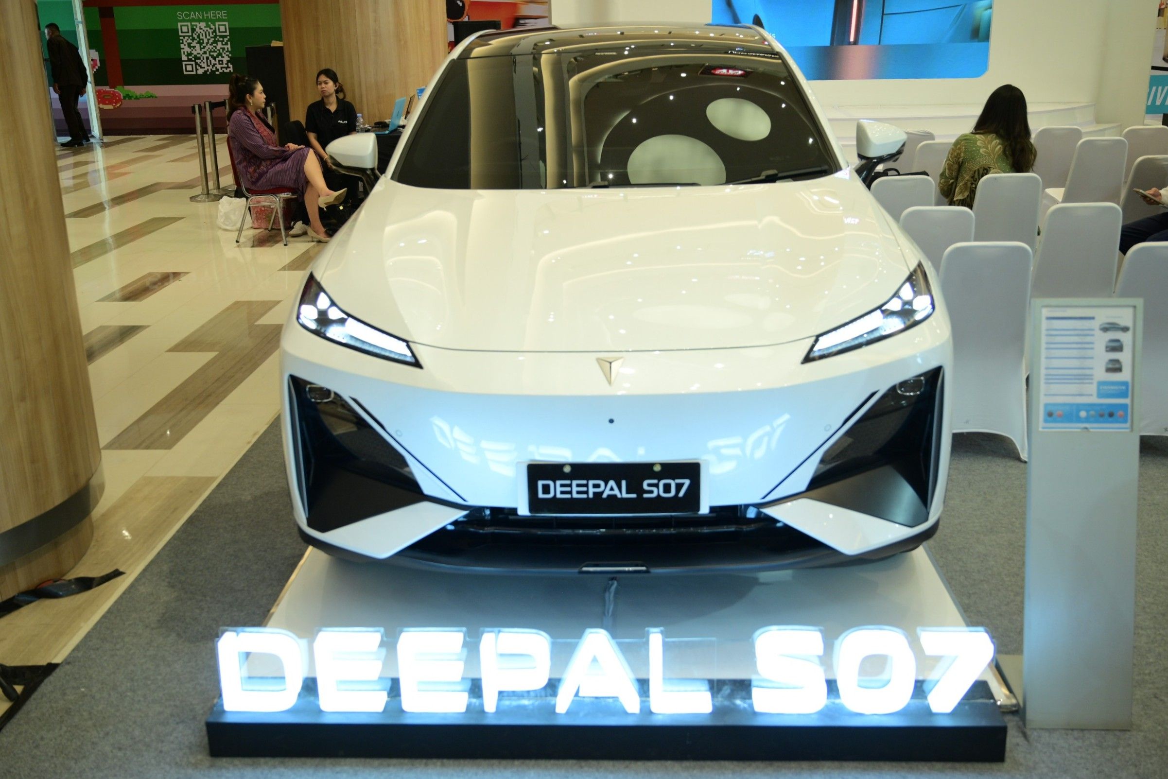 Indomobil geber EVperience, Palembang kebagian sensasi mobil masa depan
