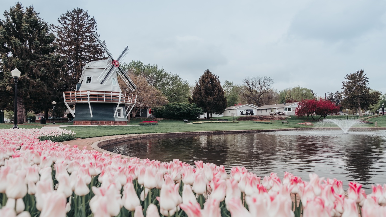 Why does this small Iowa town have canals, Dutch architecture, and a ...