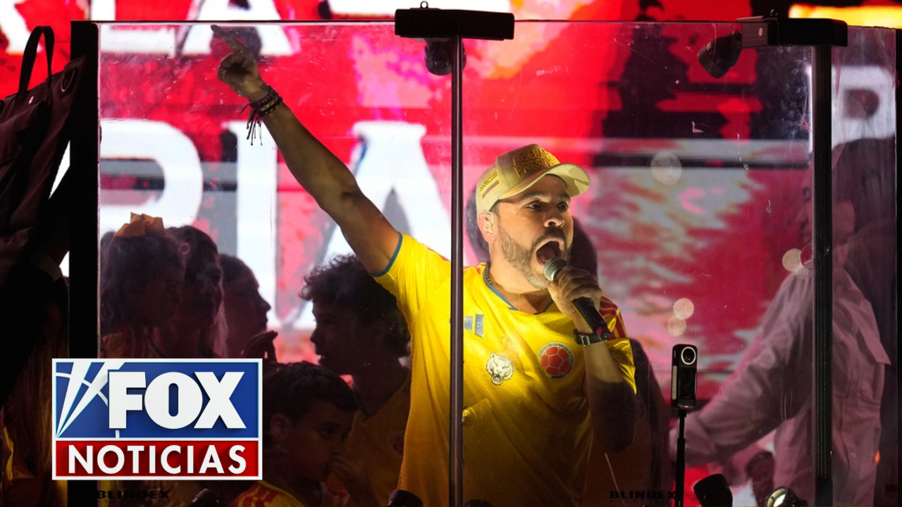 ¿Símbolo patriótico o campaña política? El choque por la camiseta de la ...