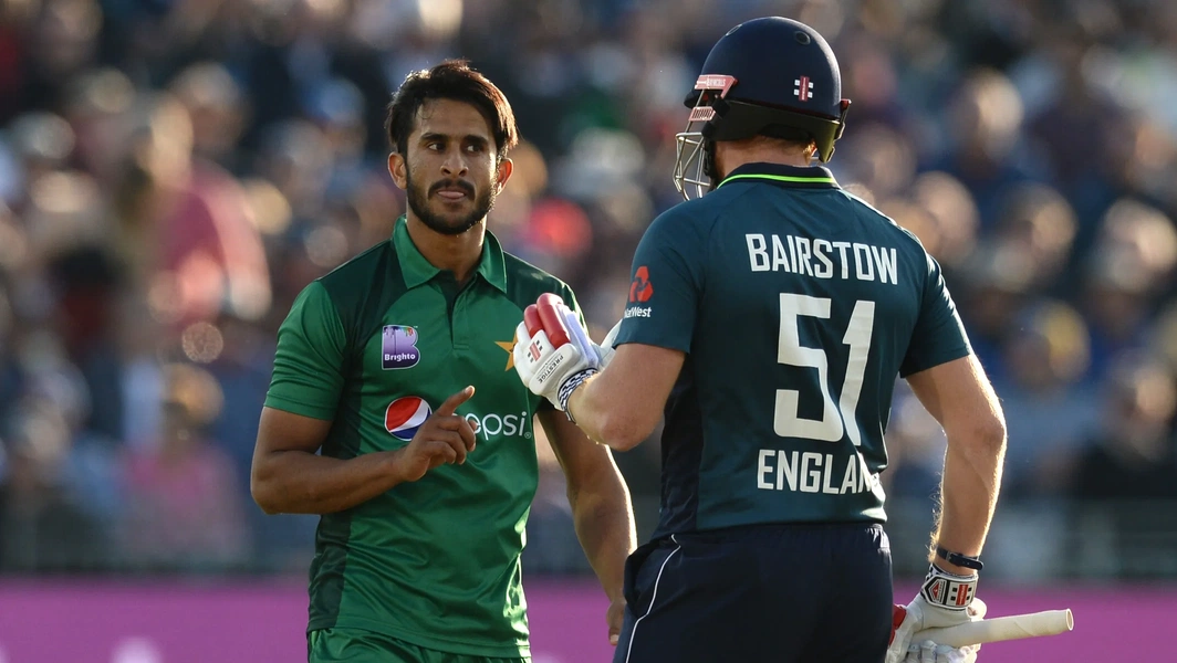 Bail-swapping antics light up tense Yorkshire-Warwickshire draw