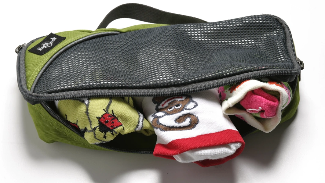 6 space-saving packing methods for travelers