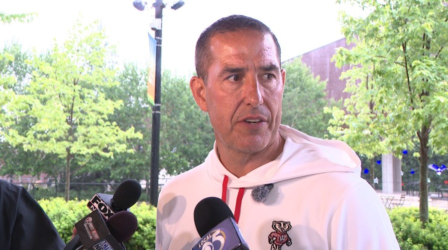 Wisconsin football tours Lambeau Field ahead of Week 1 matchup