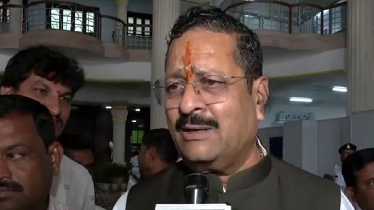 'Morally bound to vote for BJP': Expelled leader Yatnal on K'taka polls