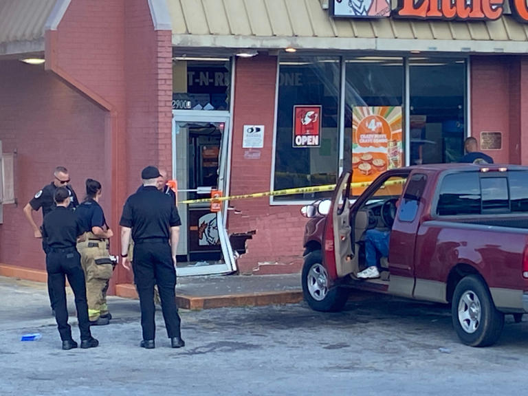 Car crashes into Little Caesars in Huntsville