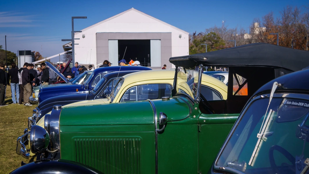 8 classic cars celebrated for comfort and style