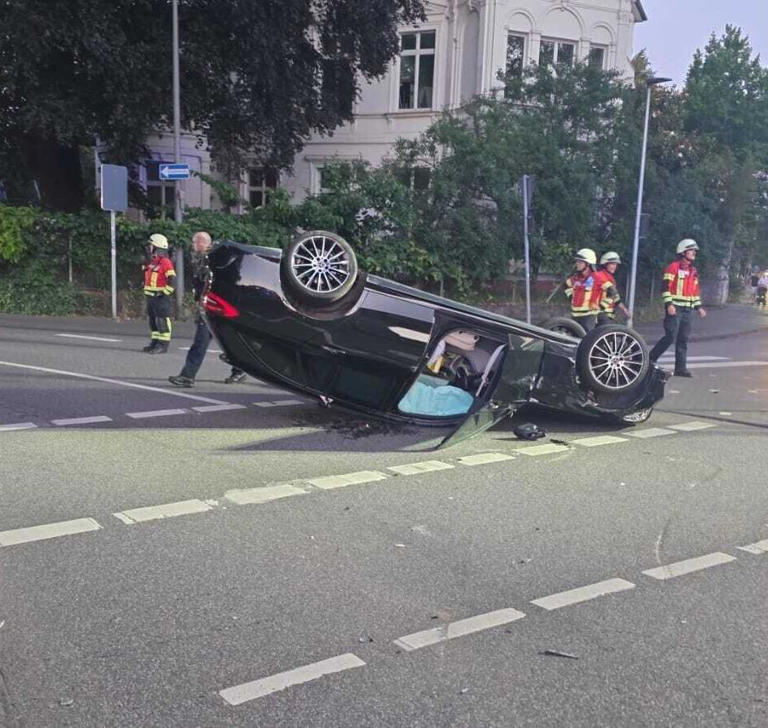 An der Mosel frontal kollidiert – Auto landet in Trier auf dem Dach