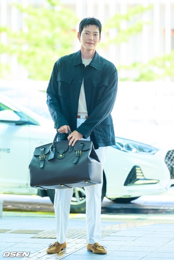 【PHOTO】キム・ウビン、海外スケジュールのため出国