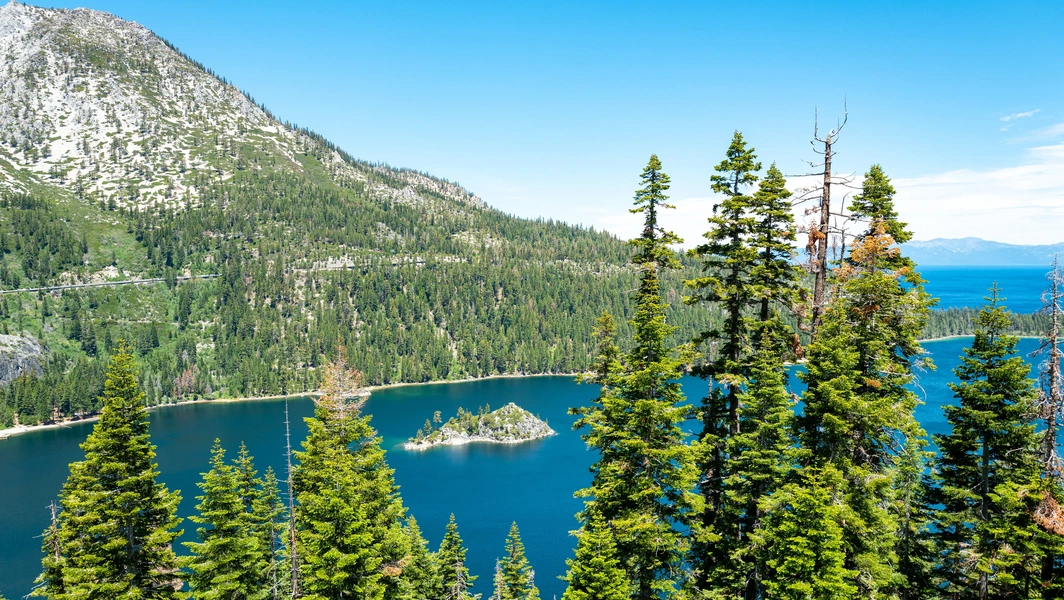 Peaceful alpine lakes near Lake Tahoe