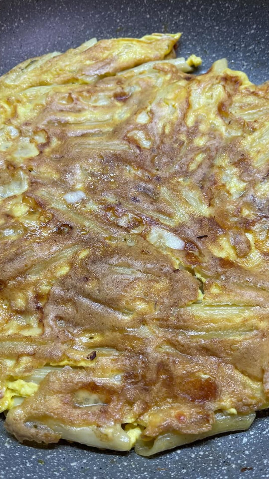 Frittata di pasta: ricetta di recupero al sugo o al forno