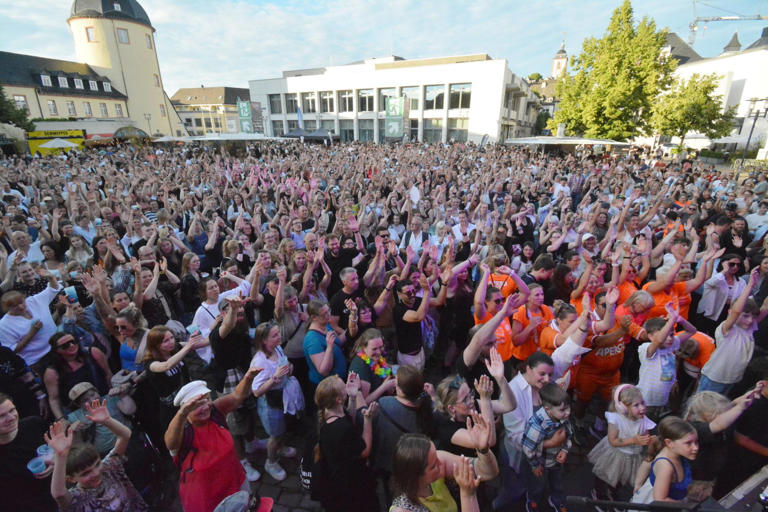 Auftakt für „Mittwochs in“ Siegen: Coverband Unart lässt den ...