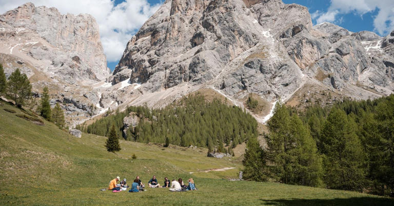 Tra le Dolomiti senza smartphone: in Val di Fassa il primo digital ...