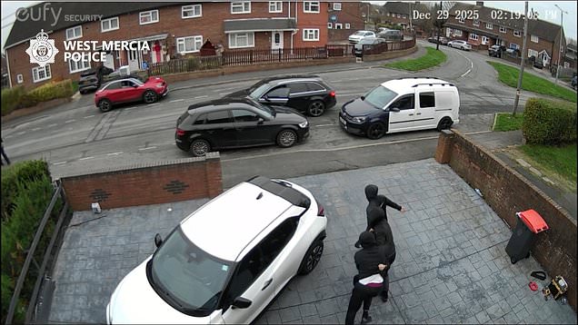 Moment man is kidnapped from house while woman screams 'let him go'