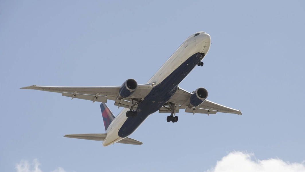 Delta clarifies JFK tire scare was minor