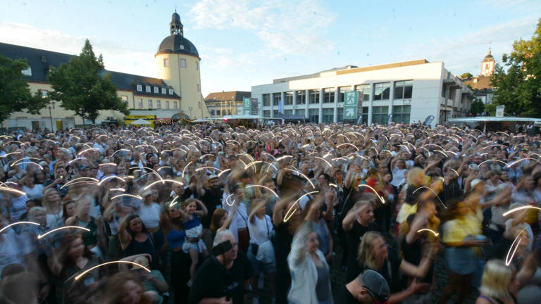 Auftakt für „Mittwochs in“ Siegen: Coverband Unart lässt den ...