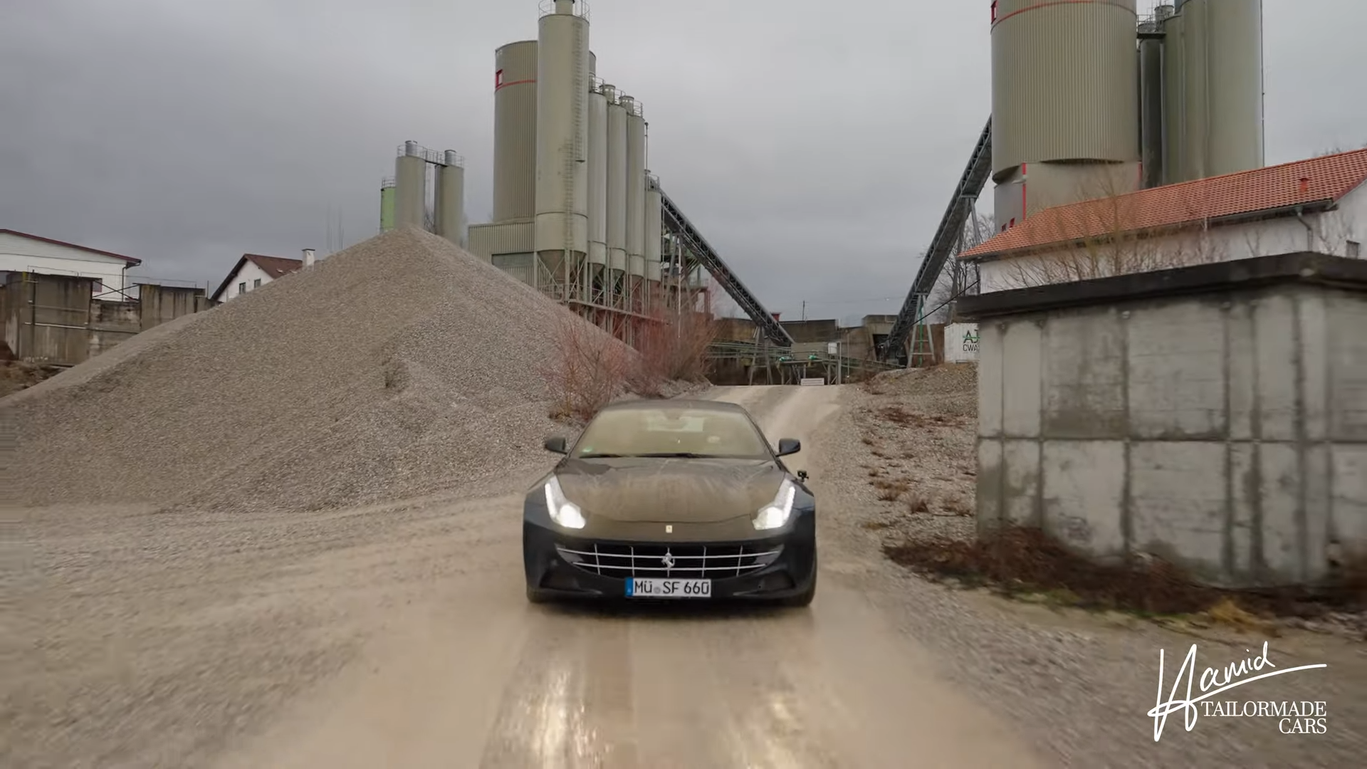Ferrari FF im Offroad-Härtetest - Was kann da schiefgehen?