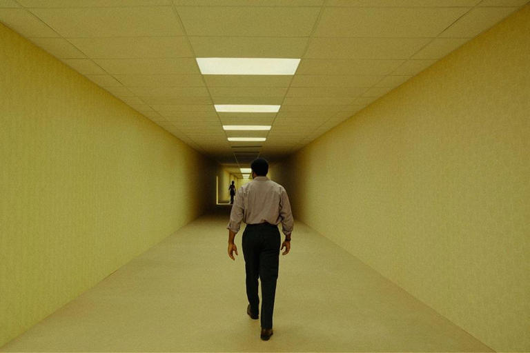 Backrooms-Kritik: Psycho-Horror auf ganz neuem Level