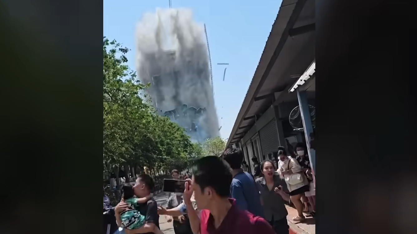Schau, wie ein brandneuer Wolkenkratzer ohne Warnung in Sekunden einstürzt