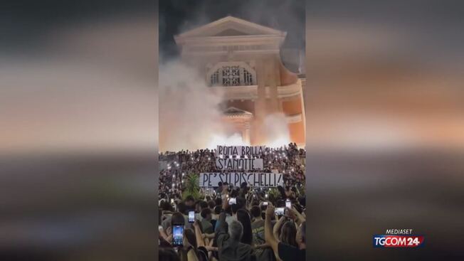 Maturità 2026, gli studenti cantano "Notte prima degli esami" in piazza ...