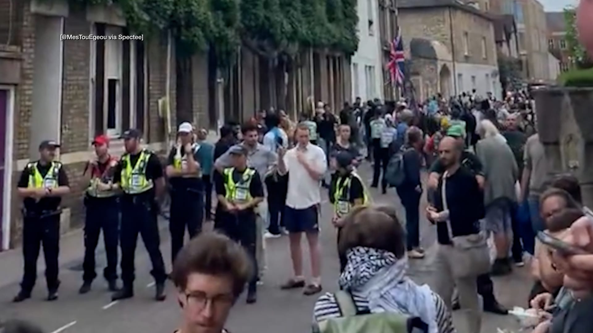 Hundreds protest in Oxford as Tommy Robinson speaks at Oxford Union debate