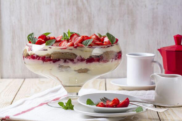 Nigella Lawson's 'best ever' trifle recipe with delicious topping added ...