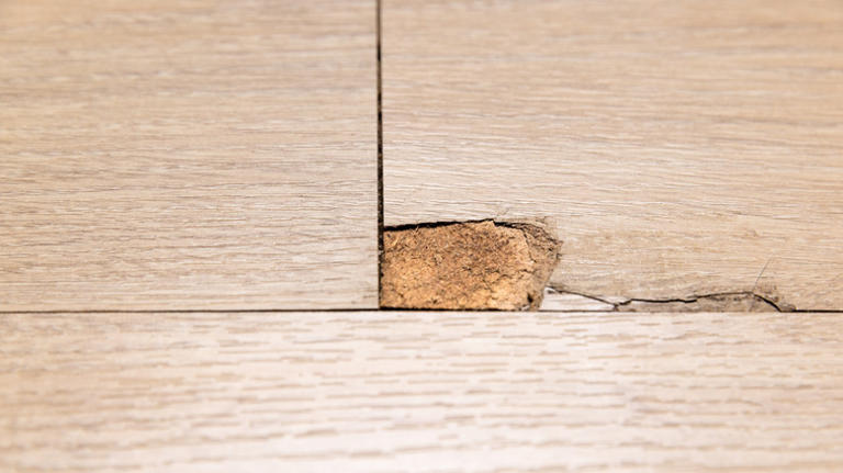 Click-lock flooring problems you should know about before using it in ...