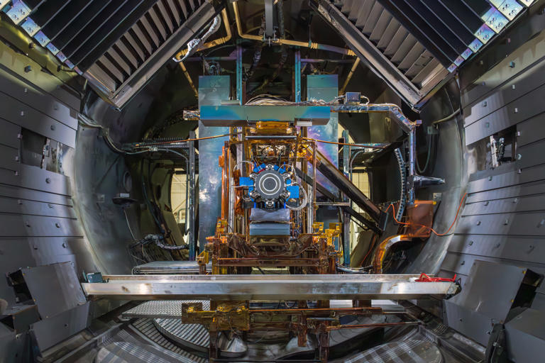 Warp drive breakthrough ditches impossible physics for real spacetime ...