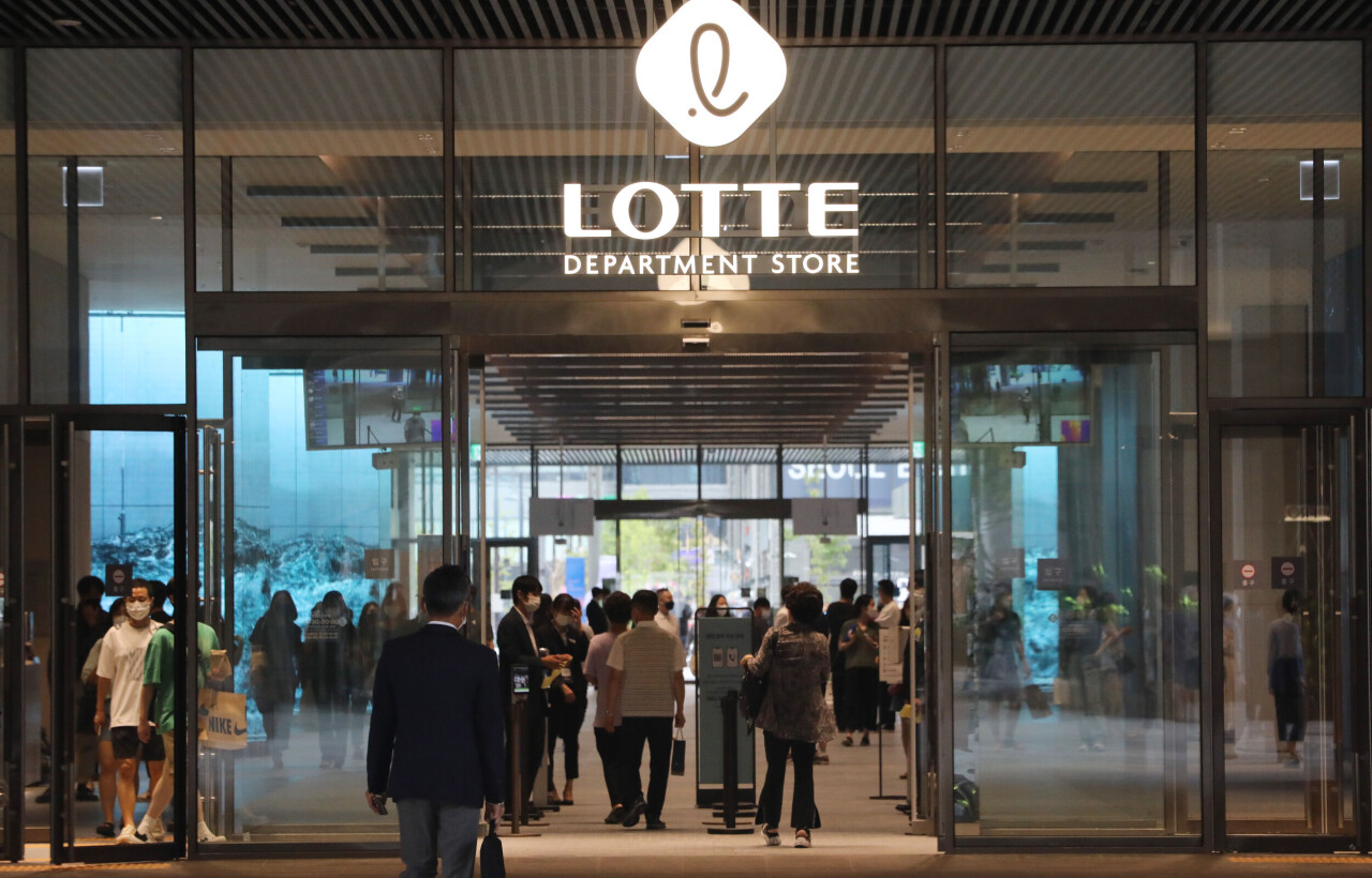 Samsung, SK Hynix employees skip the line as department stores court ...