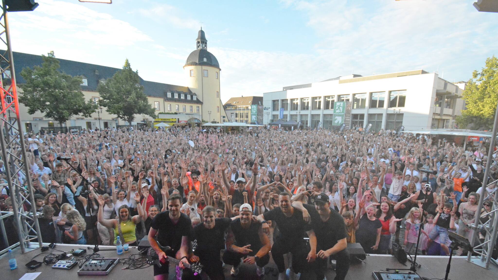 Auftakt für „Mittwochs in“ Siegen: Coverband Unart lässt den ...