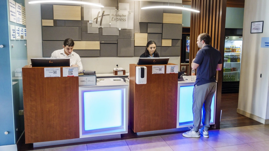 Hotel room safety and security tips