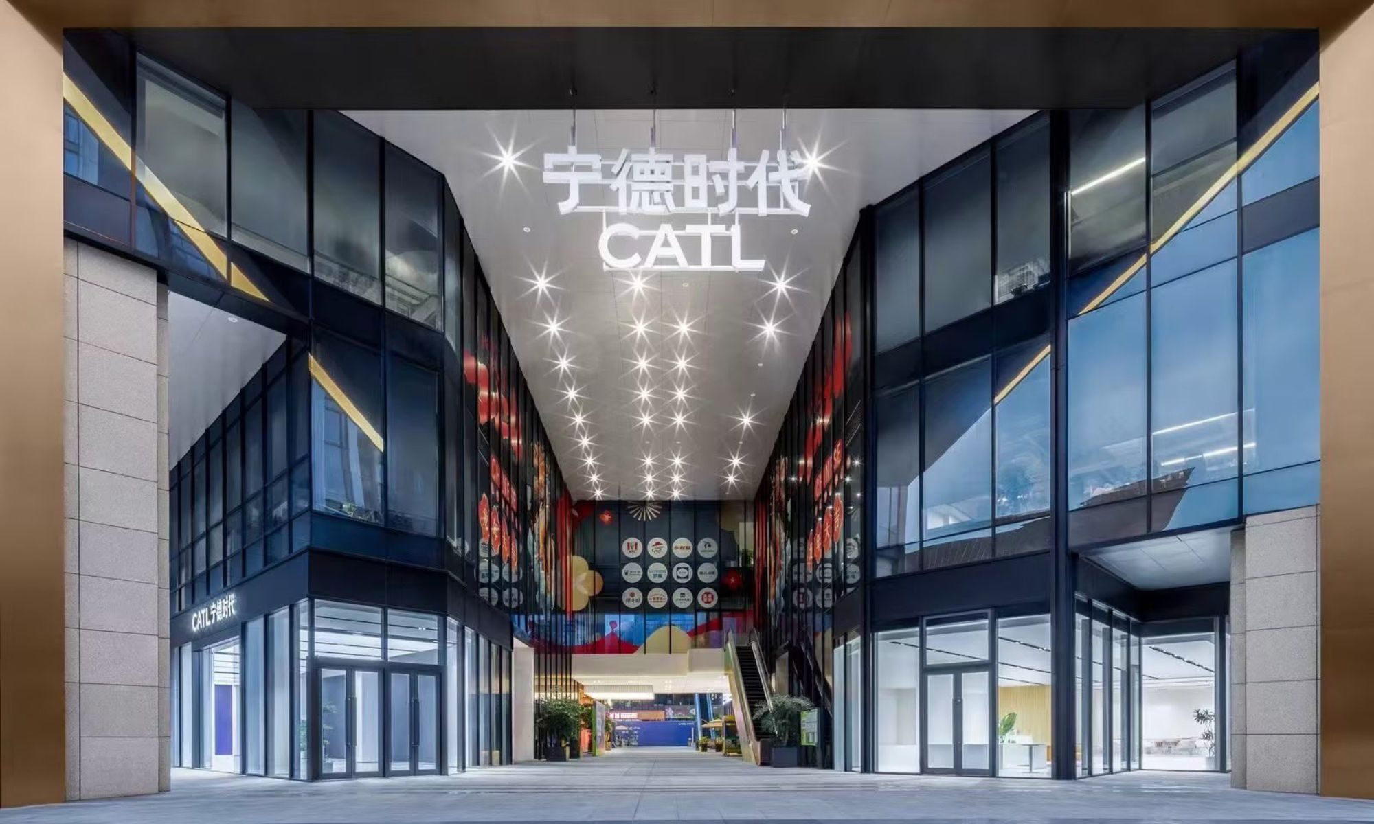 The world’s biggest battery maker just pumped the brakes on solid-state ...