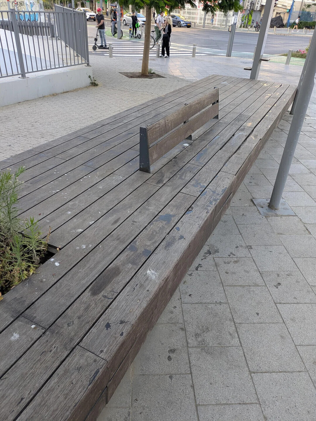 20 photos showing that common sense is optional in public spaces